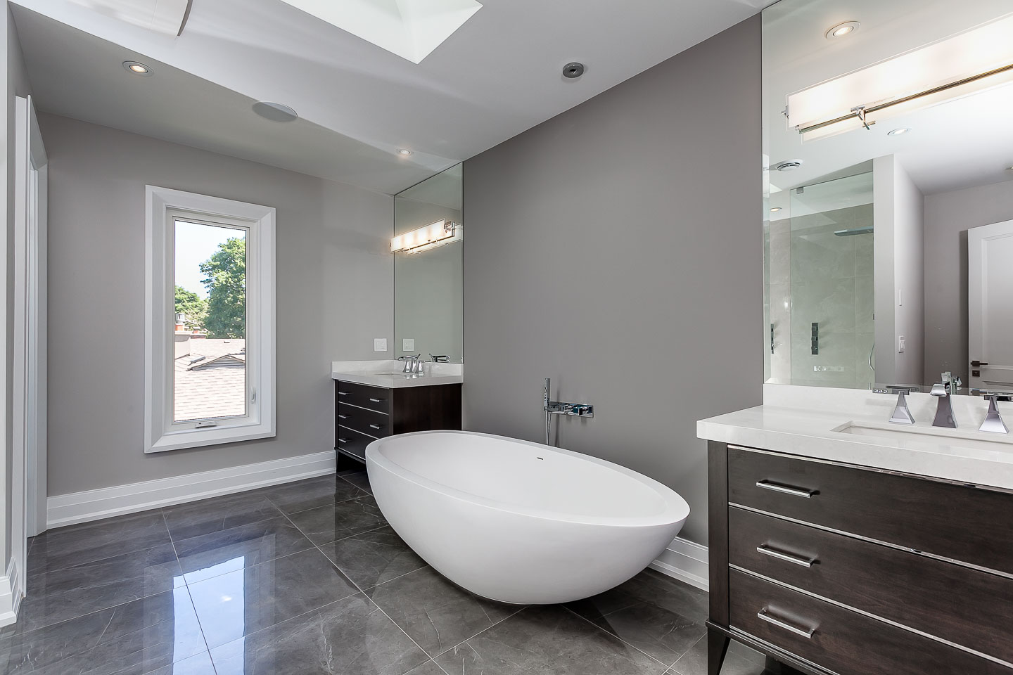 Silverstone Marble – Elegant & Comfortable